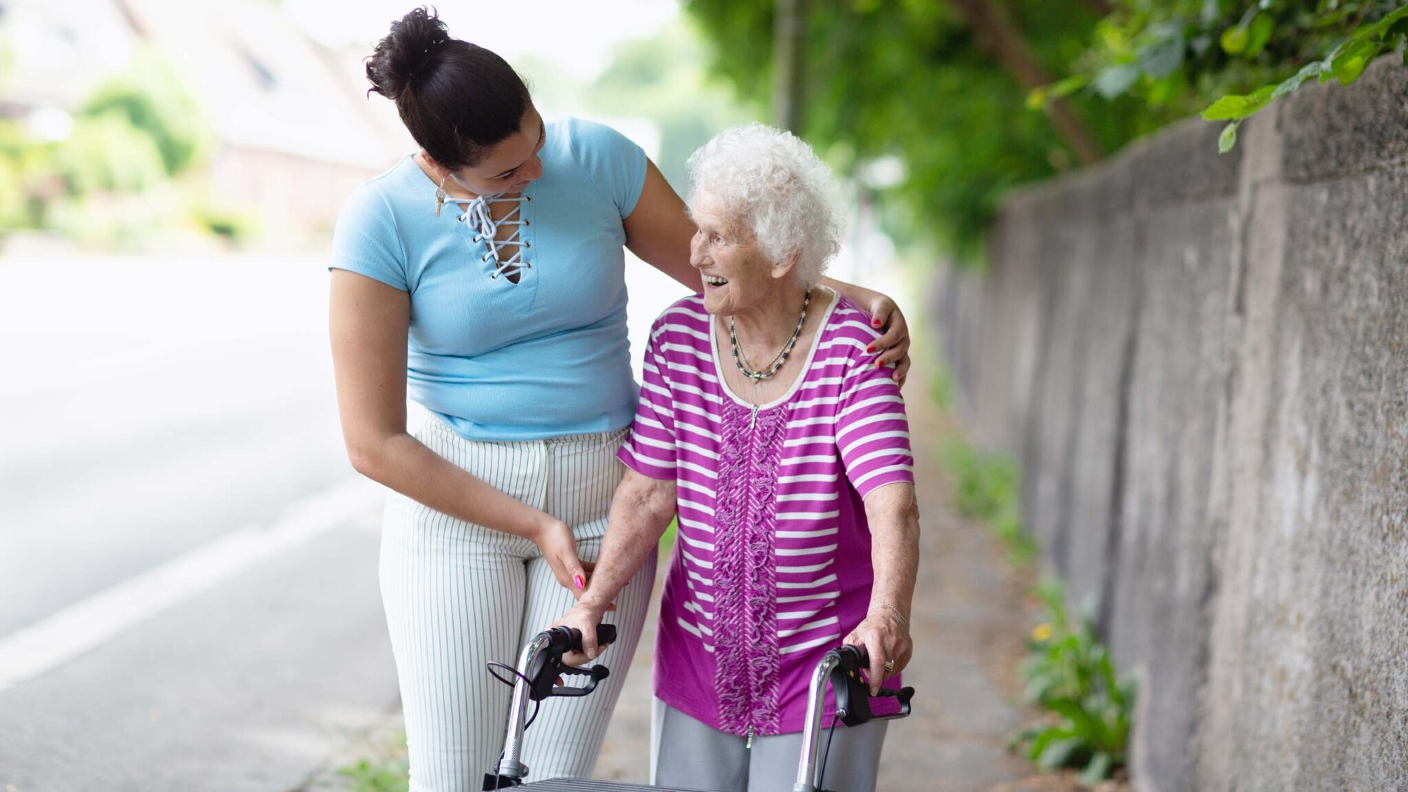 Scegliere l’assistente per una persona anziana